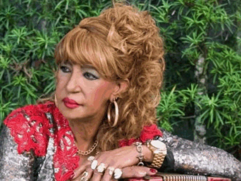 Fefita La Grande, ícono del merengue, cumple 82 años