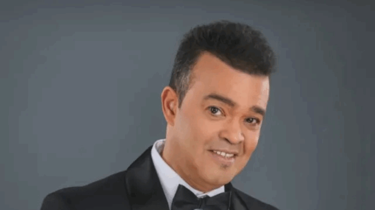 Alex Bueno avanza bien tras cirugía preventiva en Nueva York