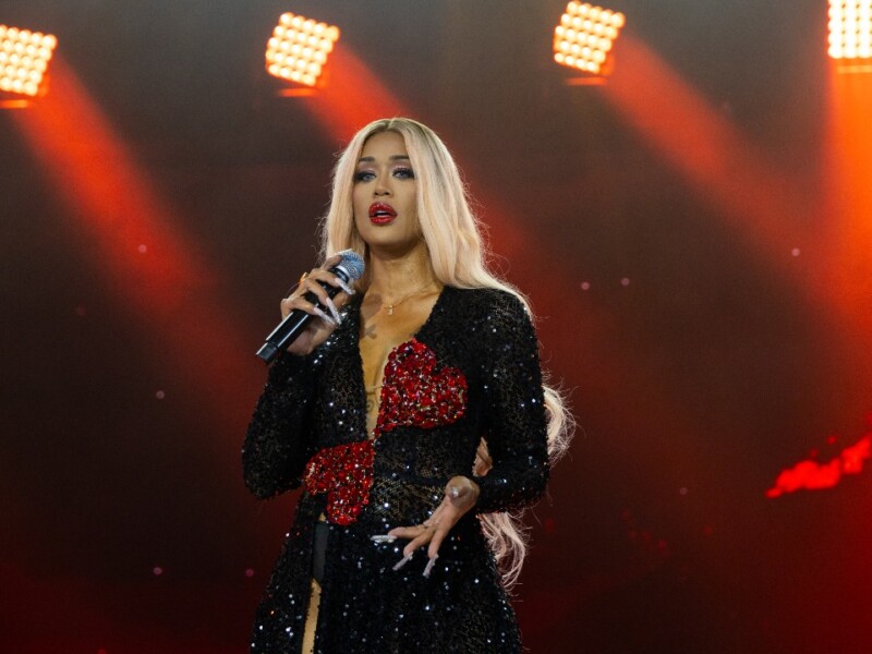 Anaís brilla en el escenario a 20 años de su triunfo en "Objetivo Fama"